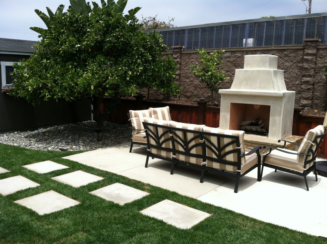 Custom Outdoor Fireplace - Hauser Houses